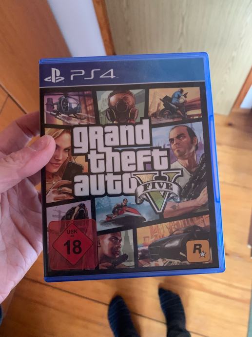 Igrica play station 4 - grand theft auto five - GTA 5 za ps 4