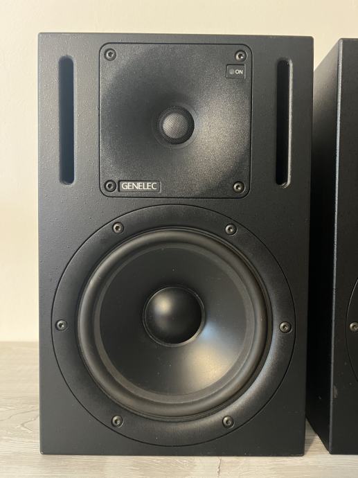 Genelec 1030A profesionalni studijski monitorji - aktivni