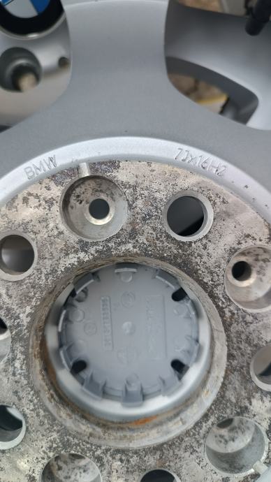 Platišča 16 BMW s pnevmatikami 5 x 120