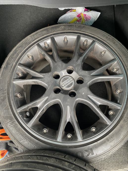 Replika Volvo Nebula 7.5x17 ET43 + Kumho 2022 letne gume