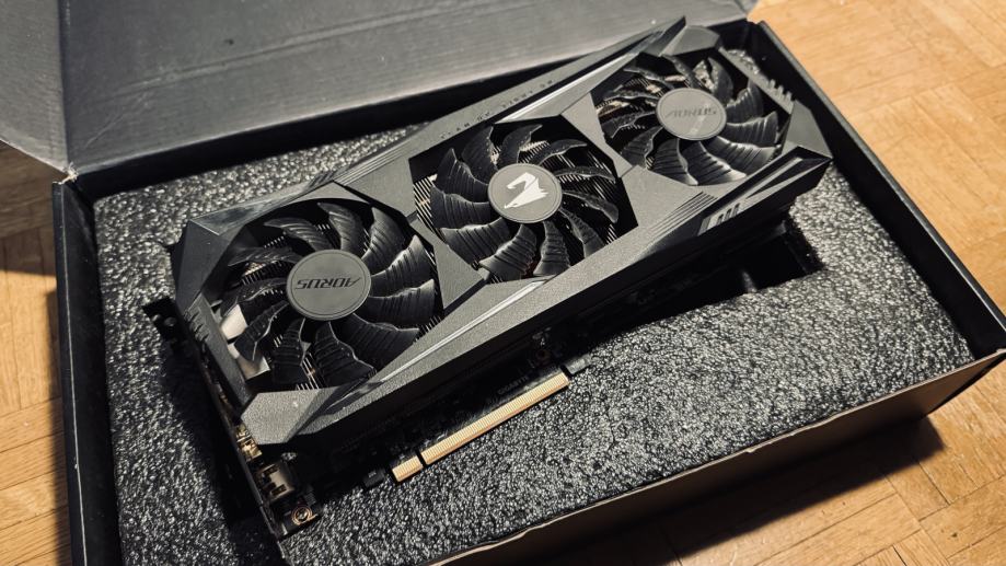 Rabljene AMD Radeon RX 5700 XT, 5600 XT, Vega 64 in Vega 56 BREZHIBNE