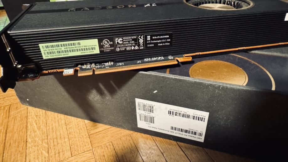 Rabljene AMD Radeon RX 5700 XT, 5600 XT, Vega 64 in Vega 56 BREZHIBNE