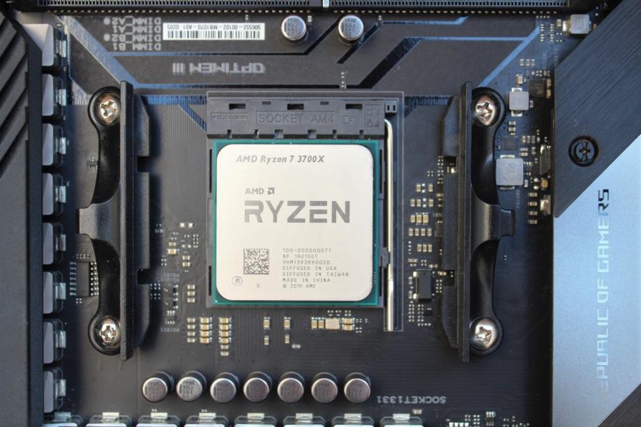 AMD Ryzen 7 3700x