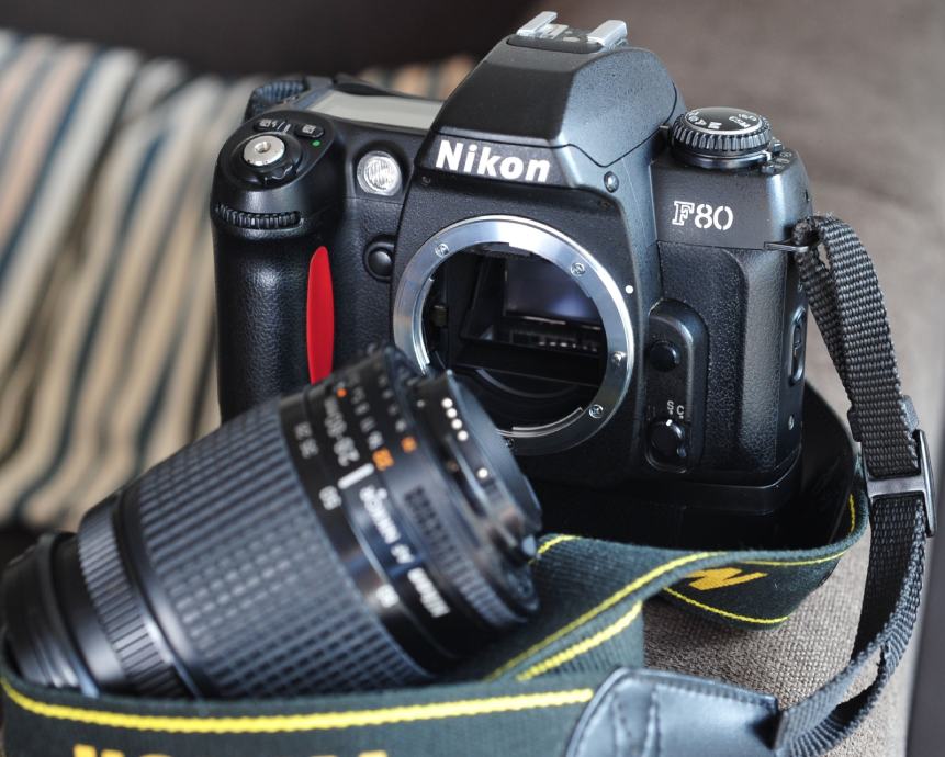 * NIKON F80 & MB-16 & AF Nikkor 28-80mm *, SUPER stanje, prodam