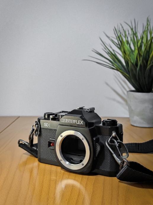 REVUEFLEX SD-1 analogni fotoaparat z opremo