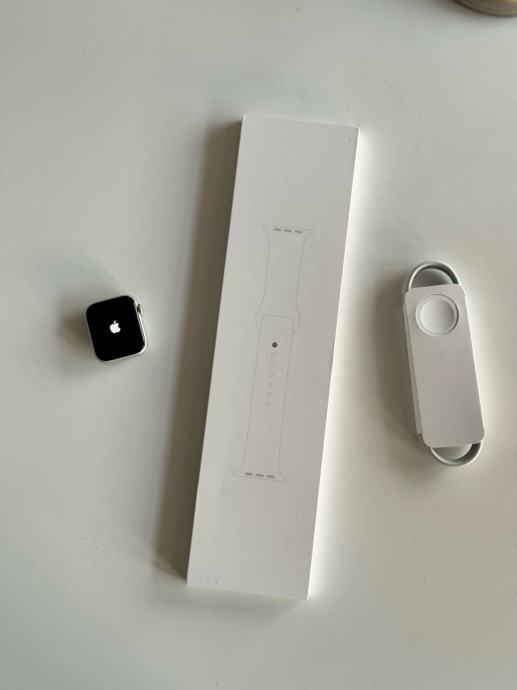 iPhone 13 Pro Max 256GB Silver + Apple Watch 6 40mm Silver