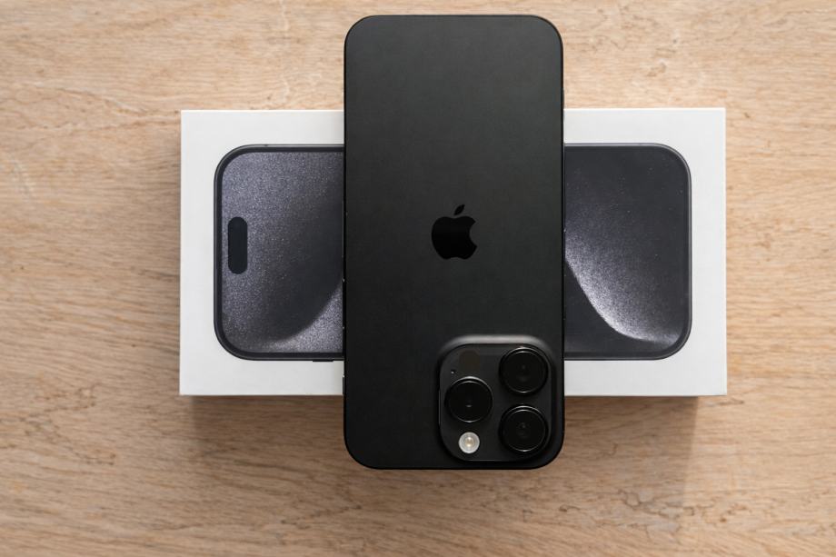 IPHONE 15 PRO - 256 gb