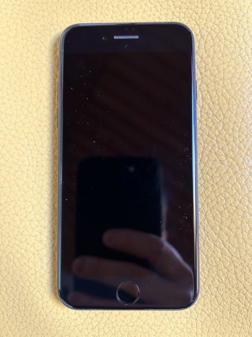 Iphone Se 2020 126 Black odlicno ohranjen