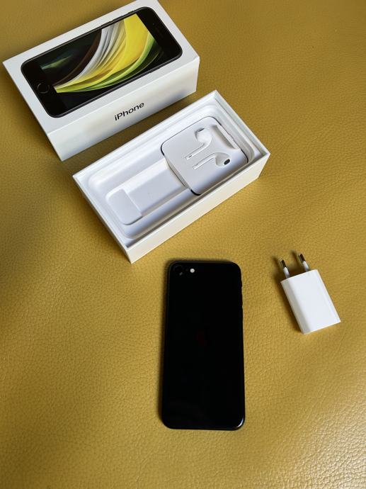Iphone Se 2020 126 Black odlicno ohranjen