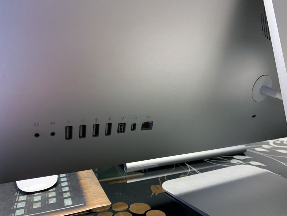 Apple iMac 27-Inch Core i5 2.66 (Late 2009)