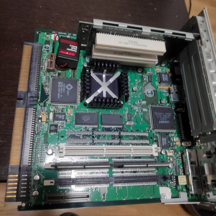 Retro računalnik Apple Mac Macintosh Performa 6400/180 pravilno! M3548