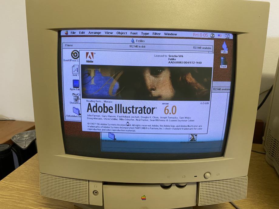 Vintage Apple Macintosh Quadra 800 in Apple Powermac G3 blue&white