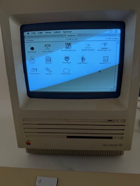 Vintage Apple Macintosh SE FDHD (M5011) – Delujoč komplet z dodatki