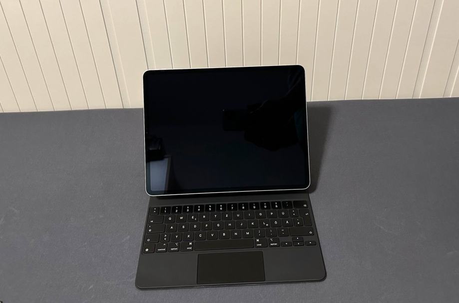Apple iPad Pro 12.9 Silver 256GB 4. generacije + dodatna oprema - Kot