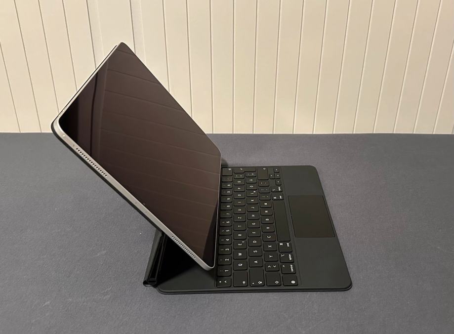 Apple iPad Pro 12.9 Silver 256GB 4. generacije + dodatna oprema - Kot