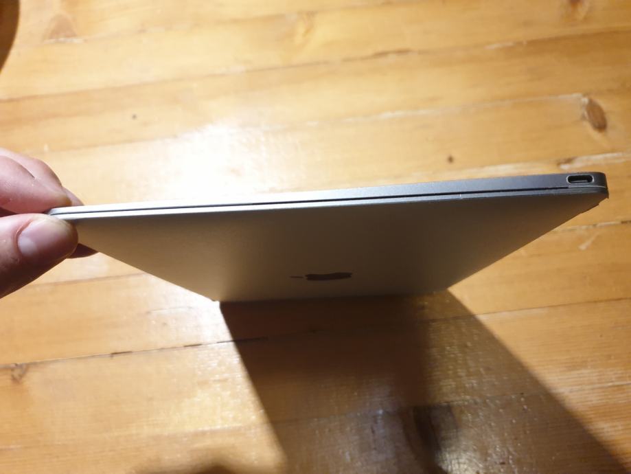 Apple Macbook 12 Silver 8GB Ram 256GB NOVA BATERIJA! Prenosnik