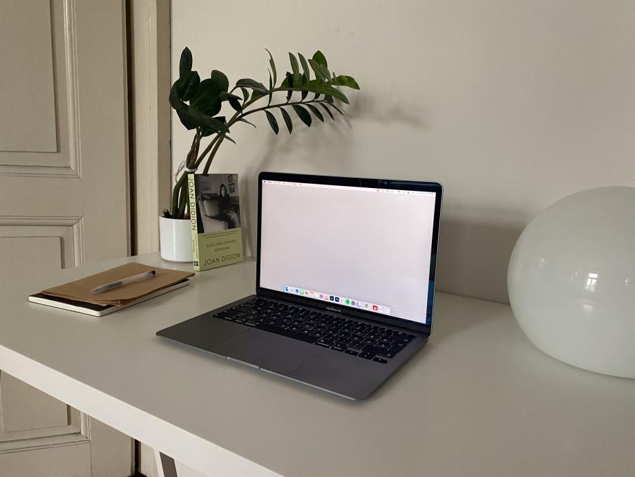 Apple Macbook Air 13 2020 prenosnik (Retina zaslon, 512 GB)