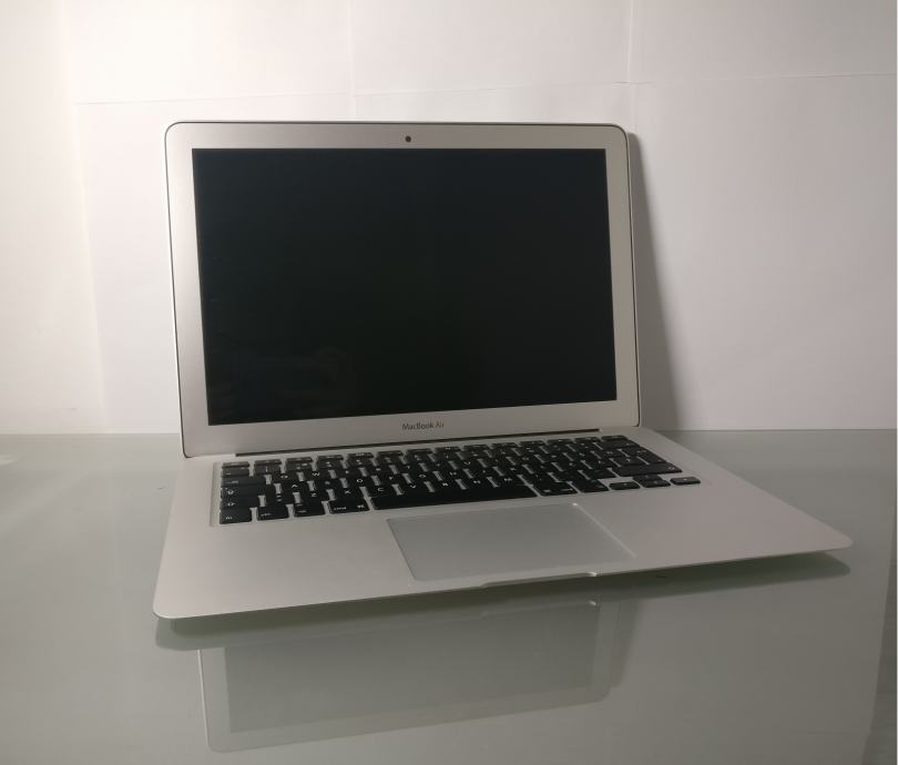 Apple MacBook Air 13’, Late 2015 - KOT NOV