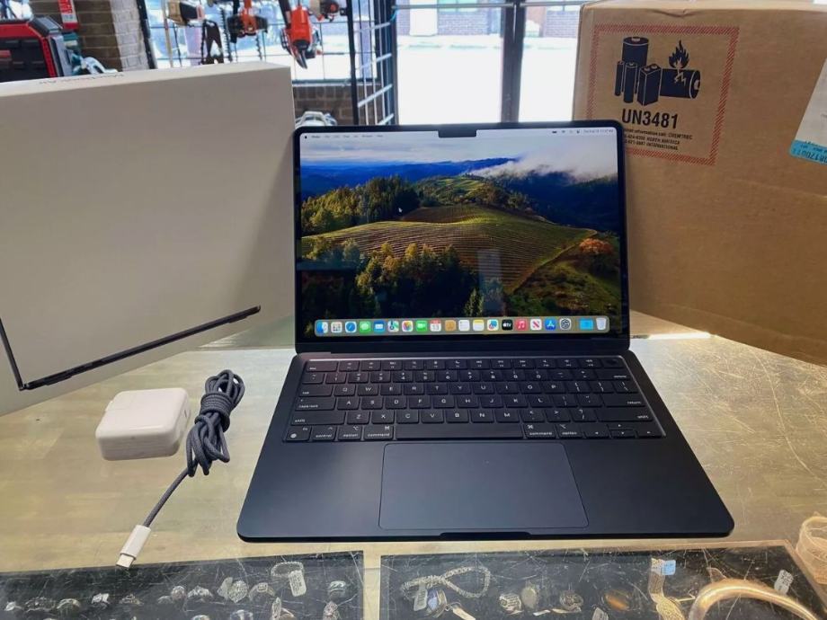Apple MacBook Air 13.6 |256GB SSD|M2|8 GB RAM|