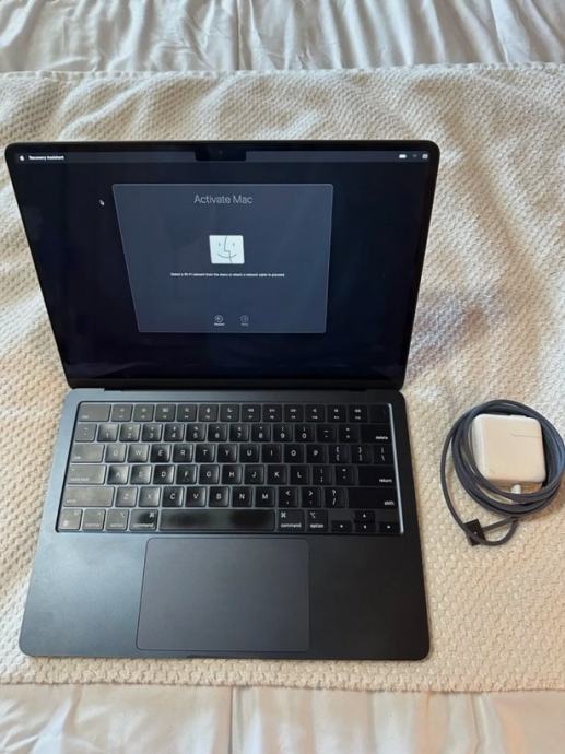 Apple MacBook Air 2022 M2 - 24GB RAM - 1TB SSD