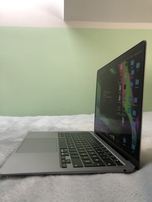 Apple Macbook Air M1 + Satechi 4K Multi-port adapter