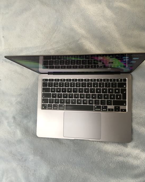 Apple Macbook Air M1 + Satechi 4K Multi-port adapter