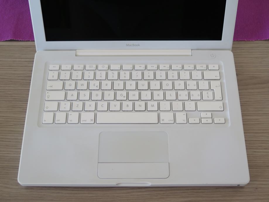 Apple MacBook Prenosnik