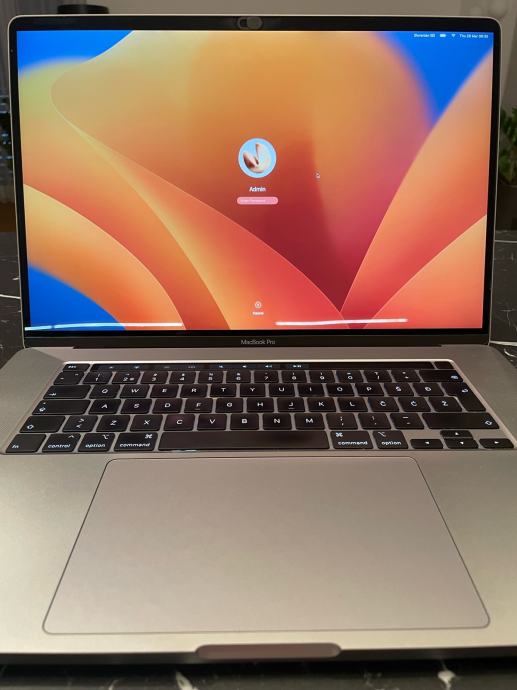 MacBook Pro 16 inch, 2,6 GHz, 6-Core Intel i7, 16 GB RAM, 512 GB SSD
