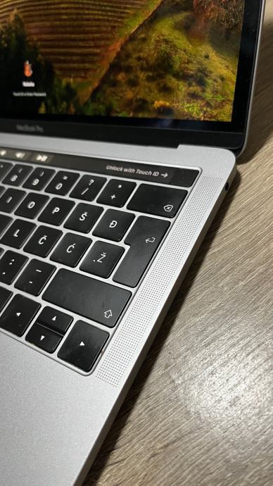 Macbook pro 13; mid 2017