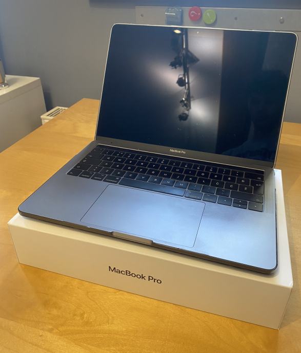 MacBook Pro 13-inch, 2017, space grey, touchbar