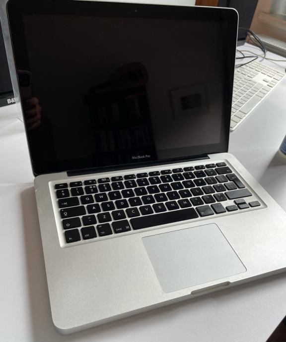 Macbook Pro, 13 inch, mid 2009