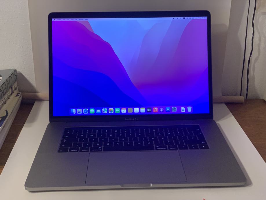 Macbook Pro 15 2016 i7-6290HQ 16 GB RAM 512GB SSD AMD Radeon Pro 460