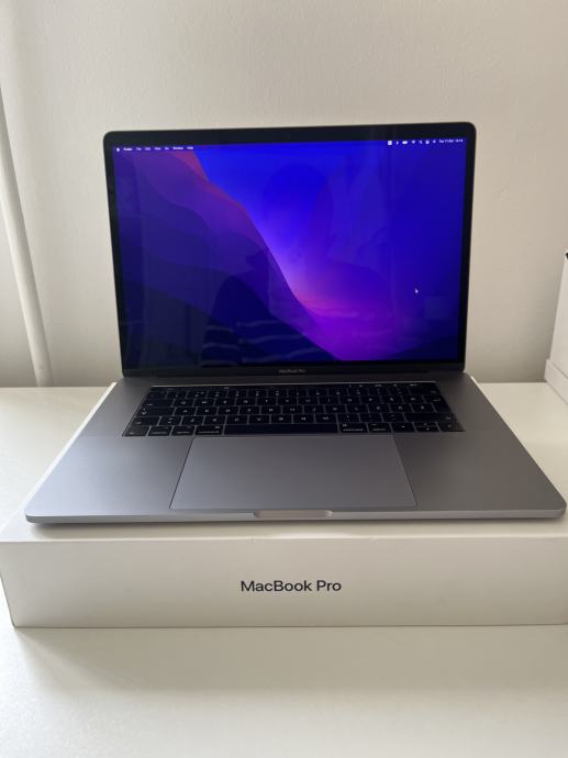 MacBook Pro 15 (2017) 2.6GHz, i7, 16GB, touch bar, ohranjen kot nov