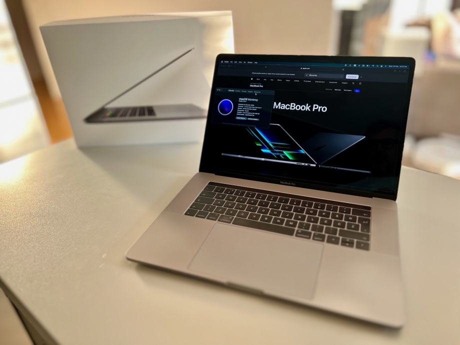 MacBook Pro 15,4 Retina Display, i7 quad-core, Space Gray - BREZHIBEN
