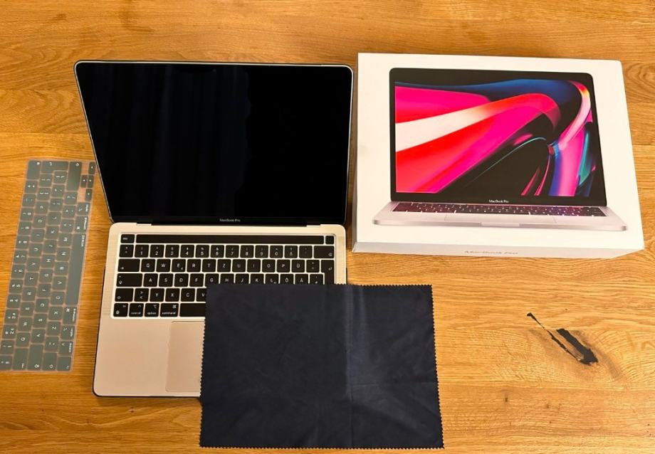 MacBook Pro M2 Chip 13 16 GB RAM Novo
