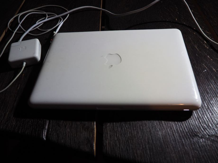 Macbook white + Macbook Pro