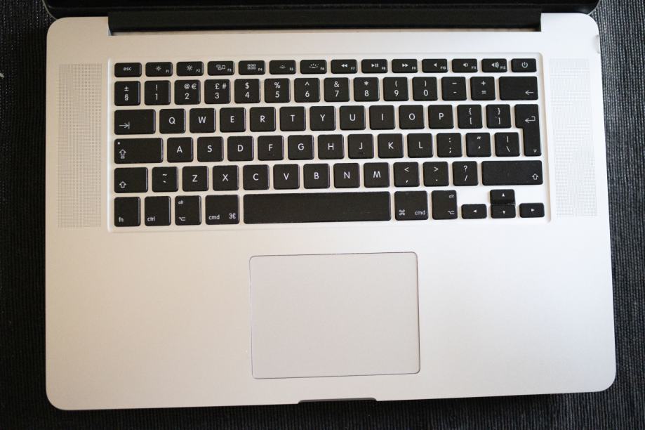 Prenosnik Apple Macbook PRO 15 2015 retina i7 , 16gb ram
