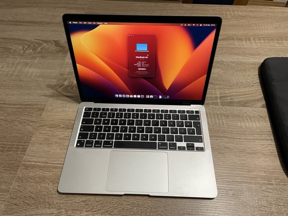 Prenosnik MacBook Air: M1 256GB - srebrni, 13-palčni