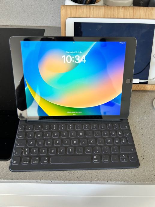 Ipad 7 Wifi+Cellular 32 gb - z slovensko tipkovnico