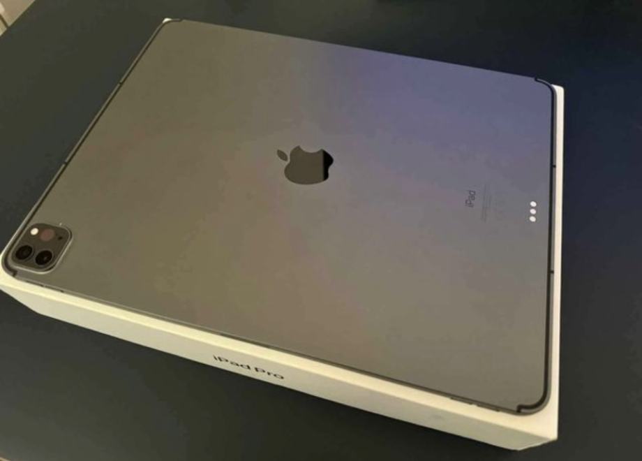 iPad Pro 12.9-inch (5th Generation) Wi-Fi + Cellular