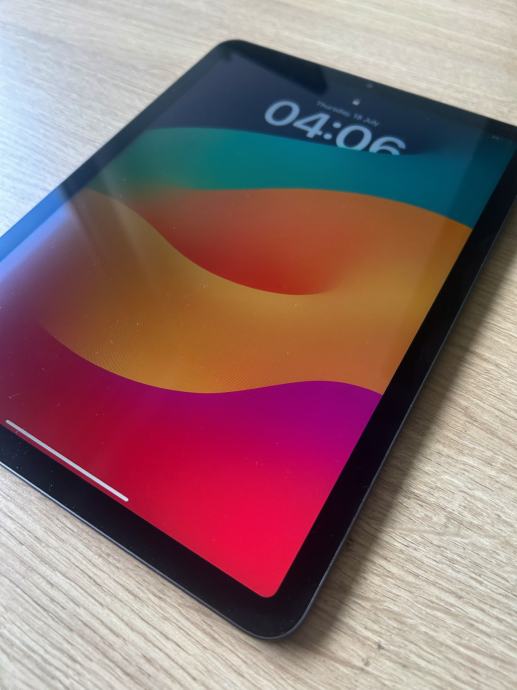 UGODNO – Apple iPad Air 5 (10.9, Wi-Fi, 64 GB, Space Grey) + dodatki