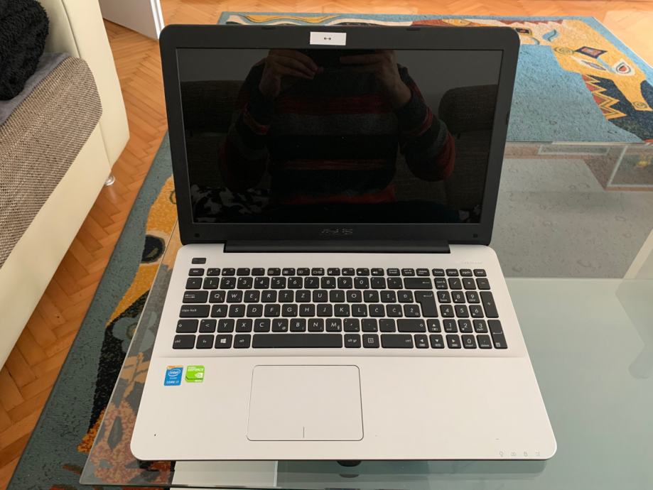 Asus K555L prenosni računalnik