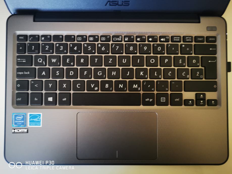 ASUS W202NA