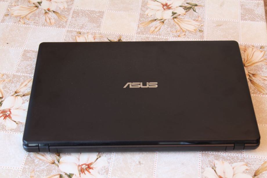 Gaming Asus, 15,6, 4-jedrni procesor, Nvidia Geforce 920M, SSD