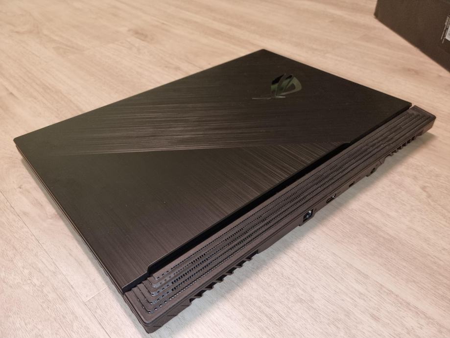 Gaming prenosnik ASUS ROG G712LW (RTX2070, I7, 144 hz)