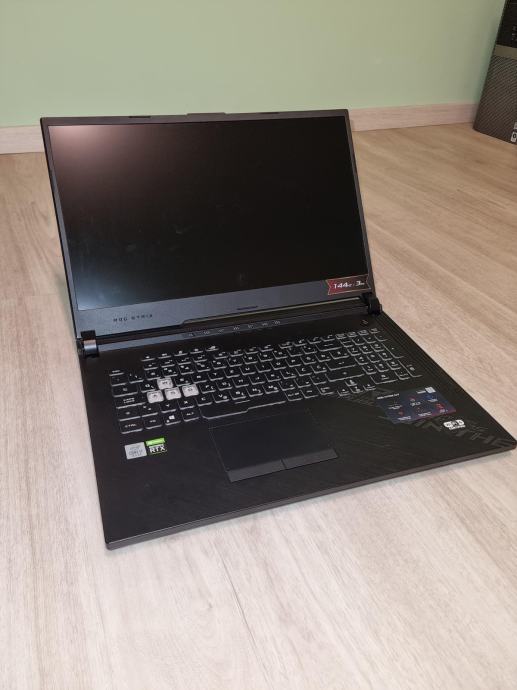 Gaming prenosnik ASUS ROG G712LW (RTX2070, I7, 144 hz)