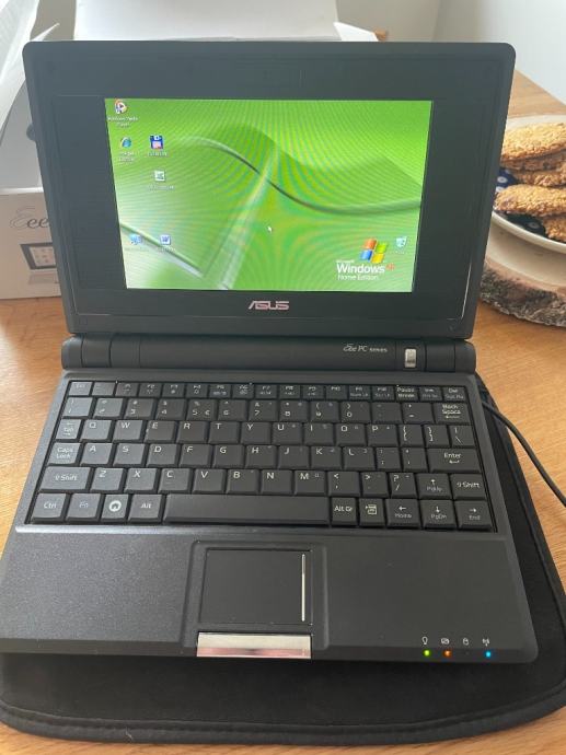 Mini prenosnik Windows XP - Asus EEE PC