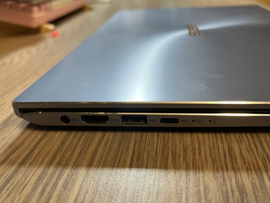 Prenosni računalnik Asus Zenbook UM431D