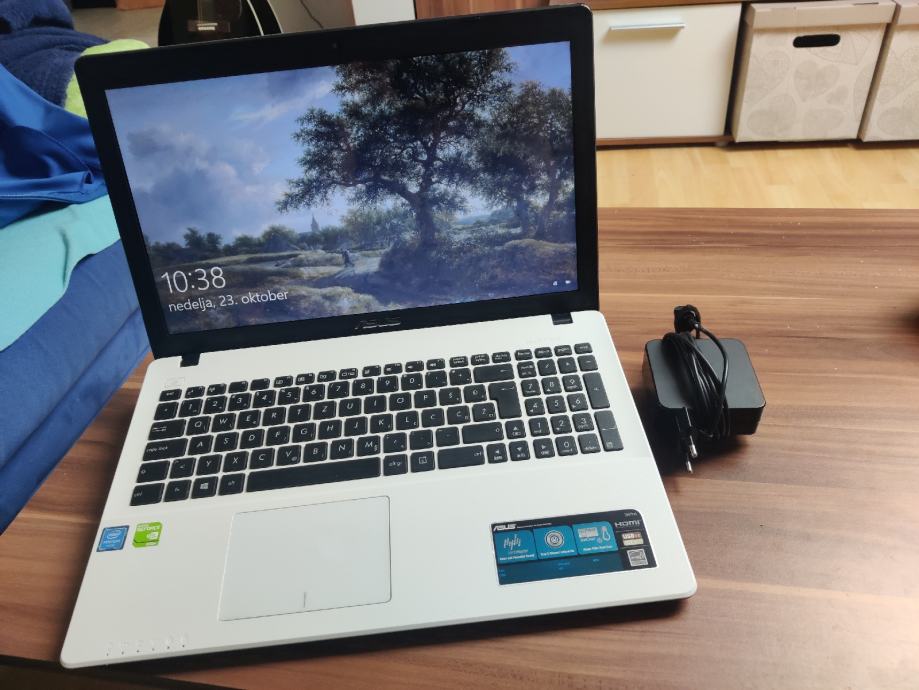 Prenosnik ASUS X552M
