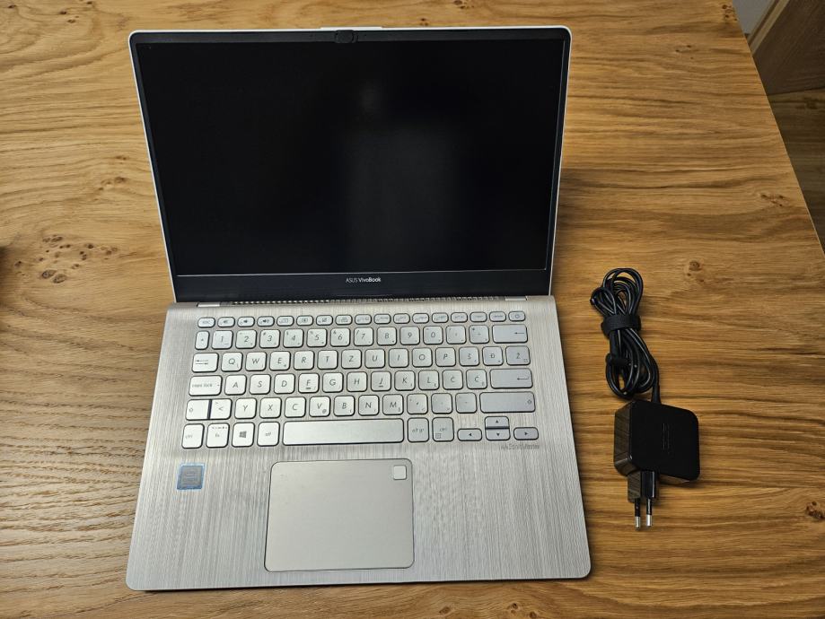 Prodam prenosnik Asus VivoBook S14 S430FA
